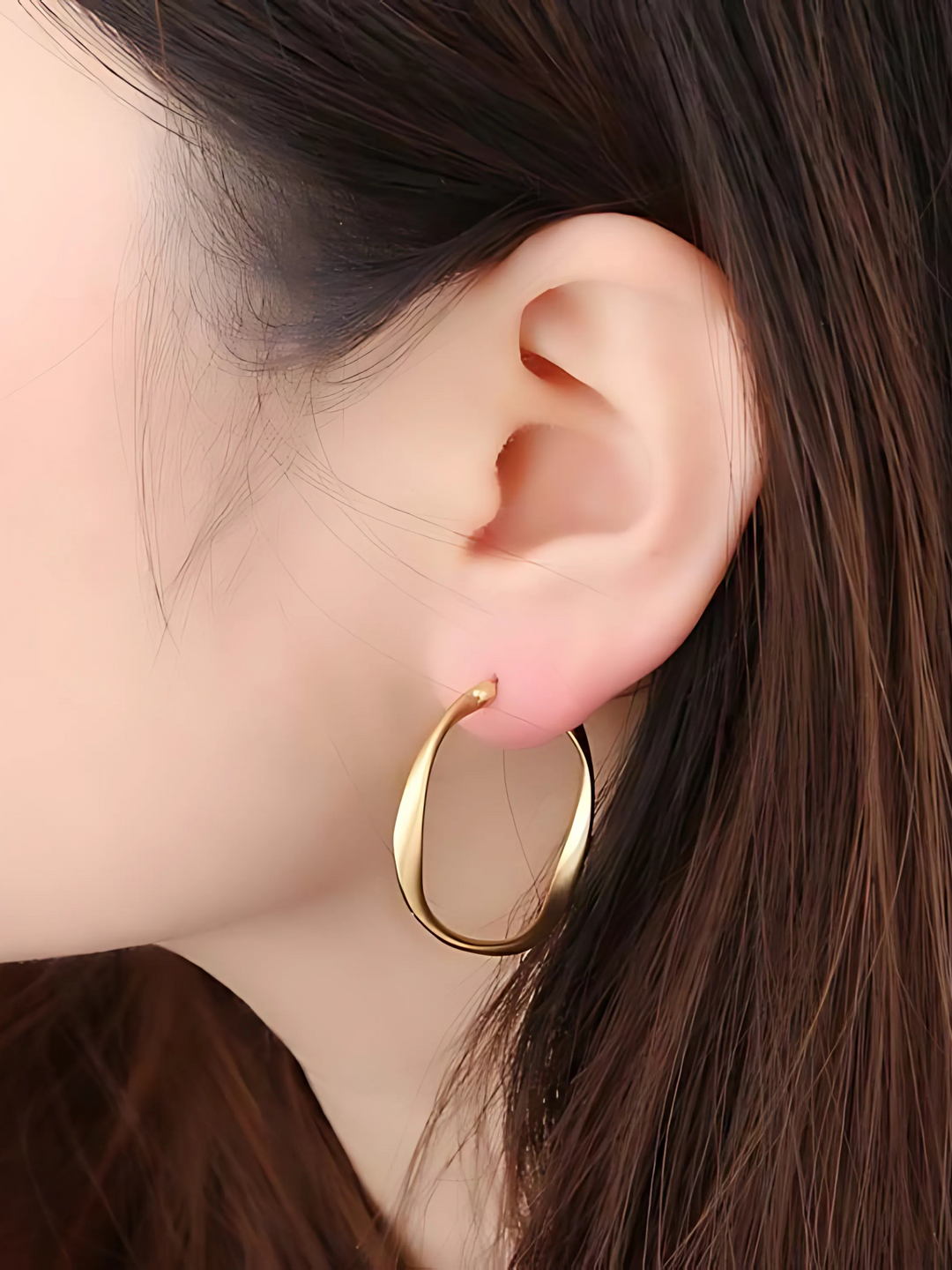 Matte Curved Hoop Earrings – Minimalist Lab