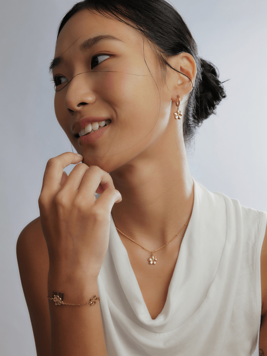 MNML x Zee Avi Trio Bunga Raya Long Necklace – Hijab-Friendly Titanium ...