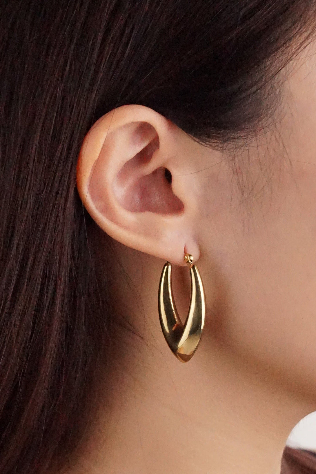 Jayda U-Shaped Hoop Earrings – Minimalist Lab